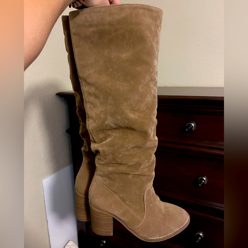 Super Cute Just Below The Knee Boots! - Gem